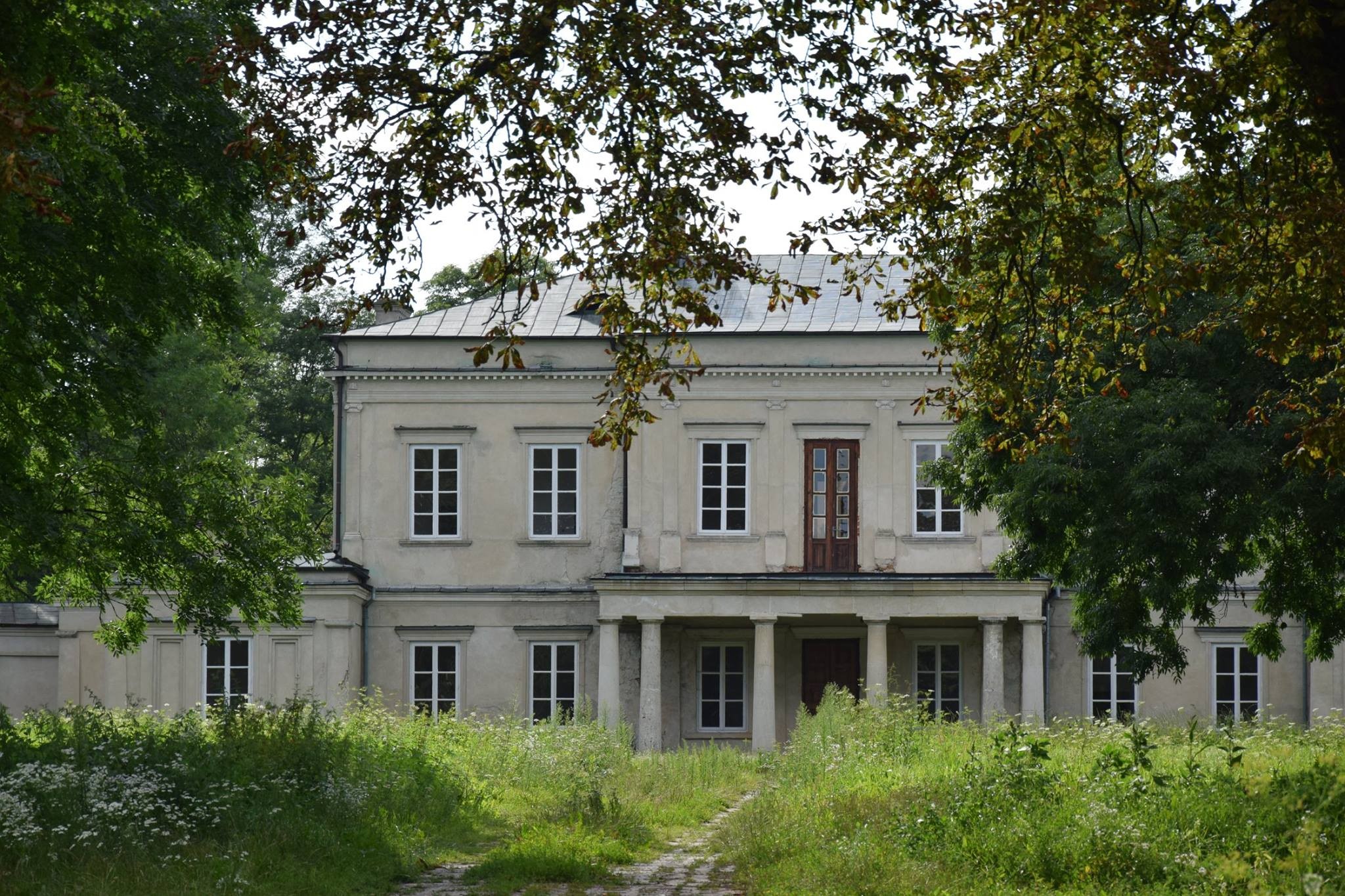 Château classique à vendre dans le sud-est de la Pologne