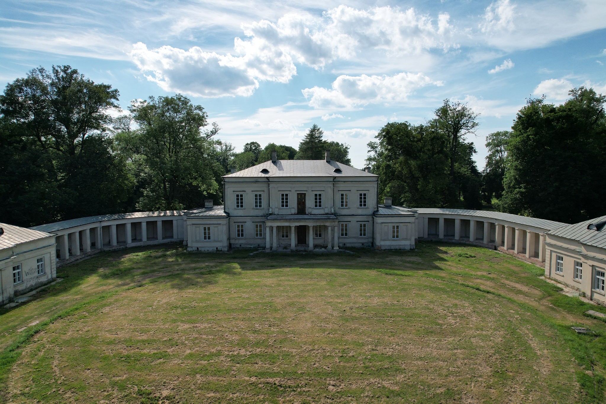 Château classique à vendre dans le sud-est de la Pologne