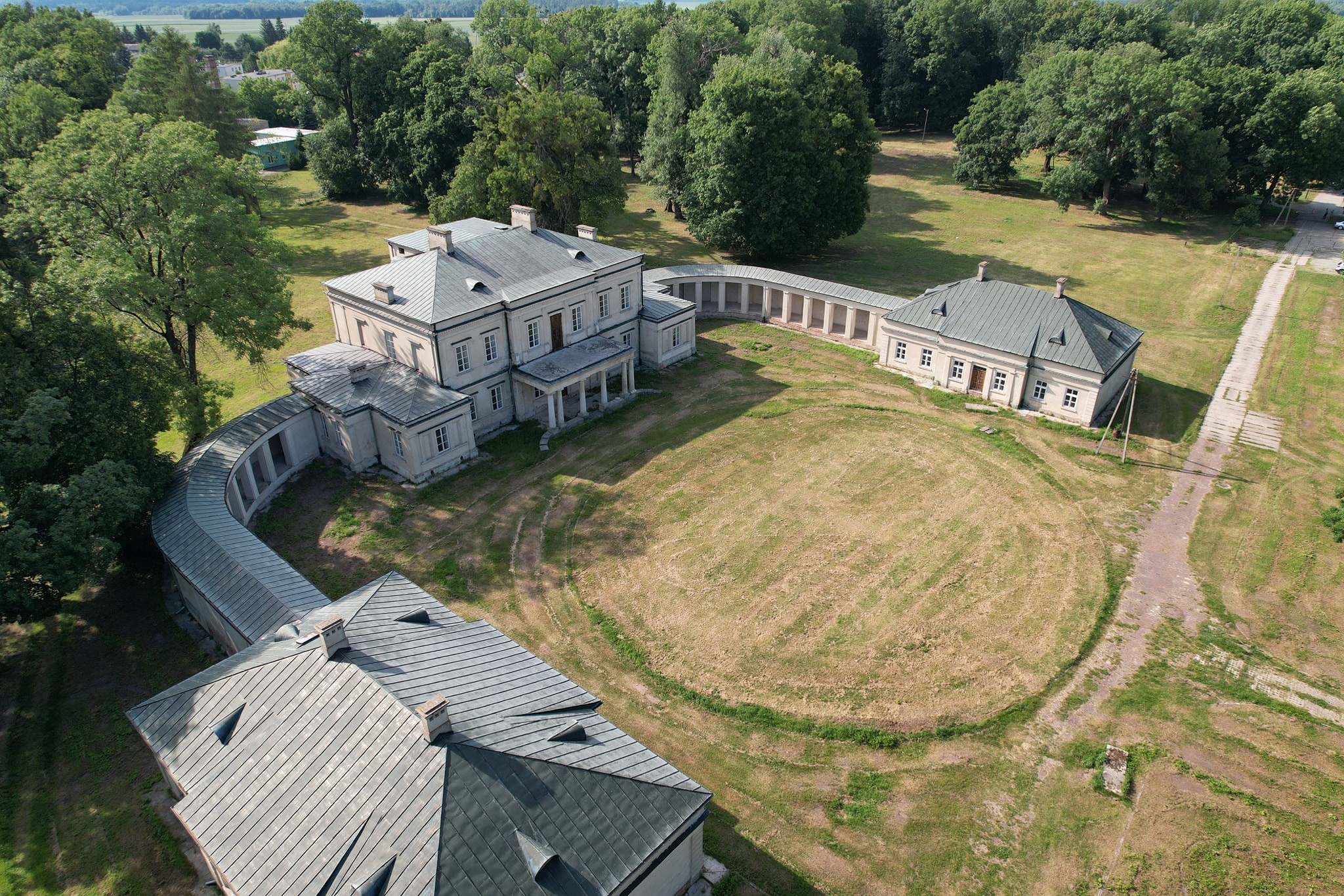 Château classique à vendre dans le sud-est de la Pologne