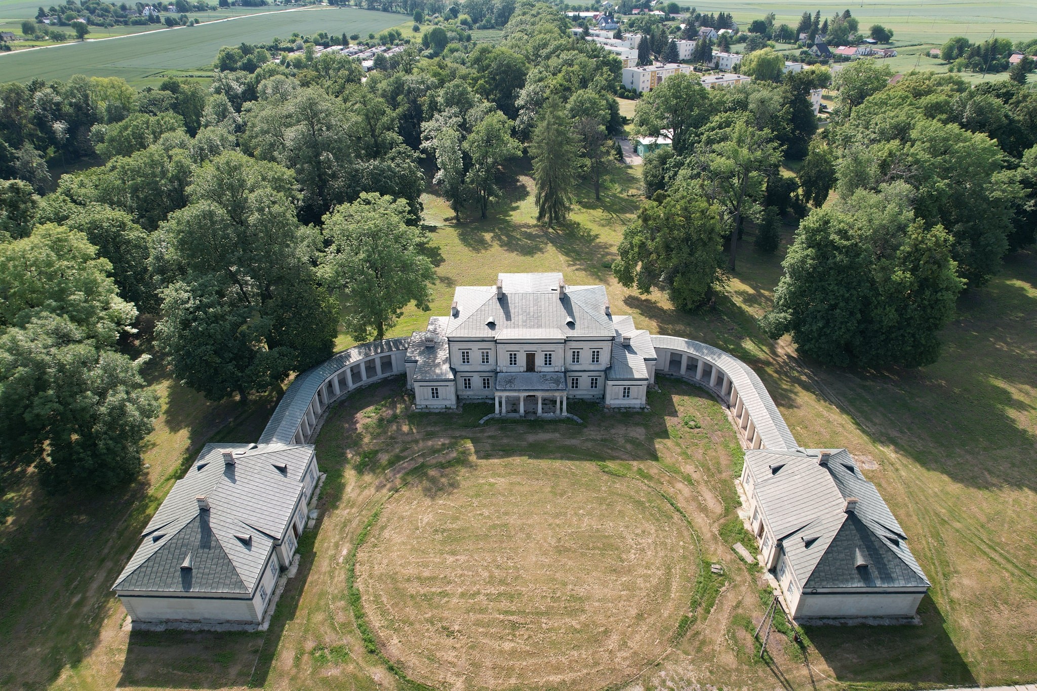 Château classique à vendre dans le sud-est de la Pologne